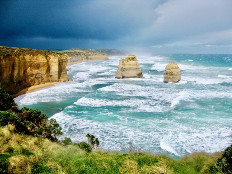 The spectacular Great Ocean Road - road trip tour from Melbourne