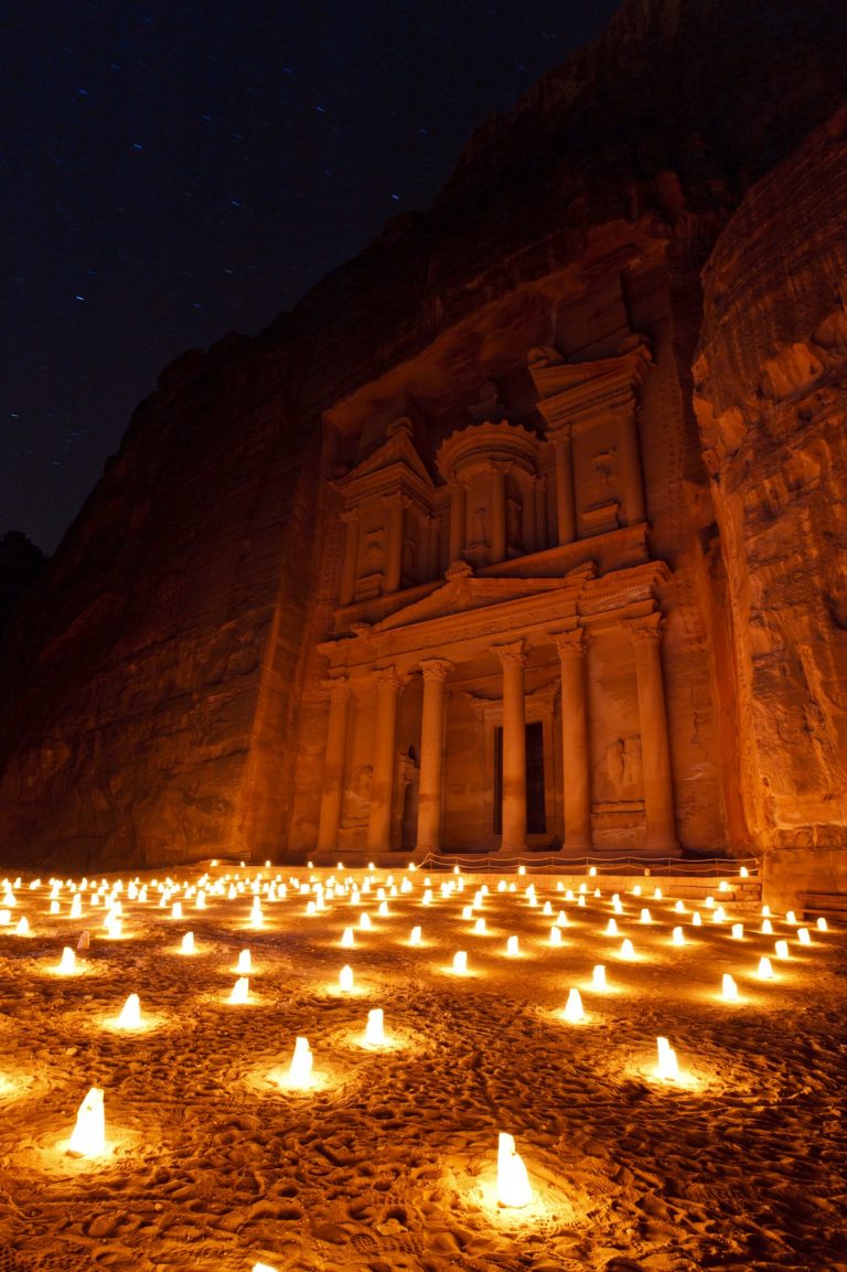 Petra by night - a romantic, enchanting experience in Jordan