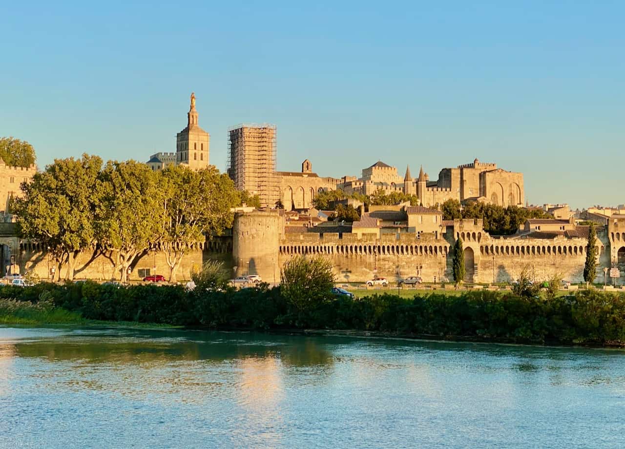 Things to see in Avignon on a walk around the old town | Velvet Escape