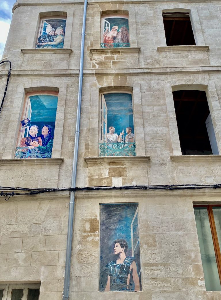 Things to see in Avignon on a walk around the old town | Velvet Escape
