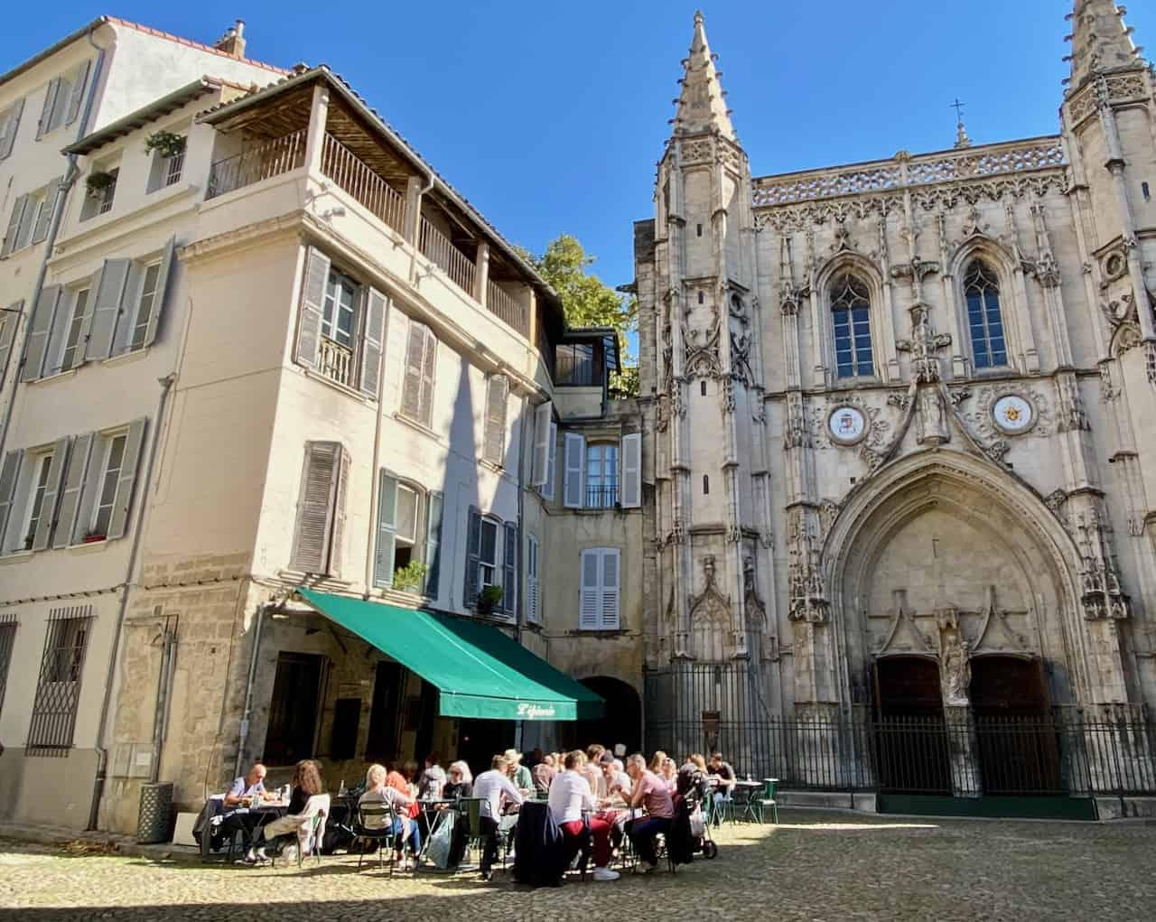 Things to see in Avignon on a walk around the old town | Velvet Escape